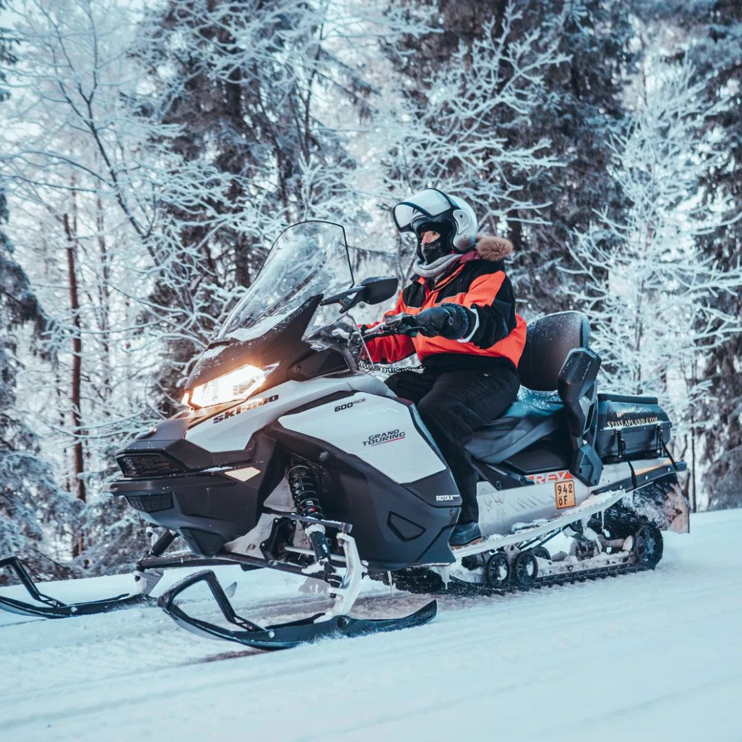Frozen Trails: 1-Hour Snowmobile Ride – Lapland Winter Park
